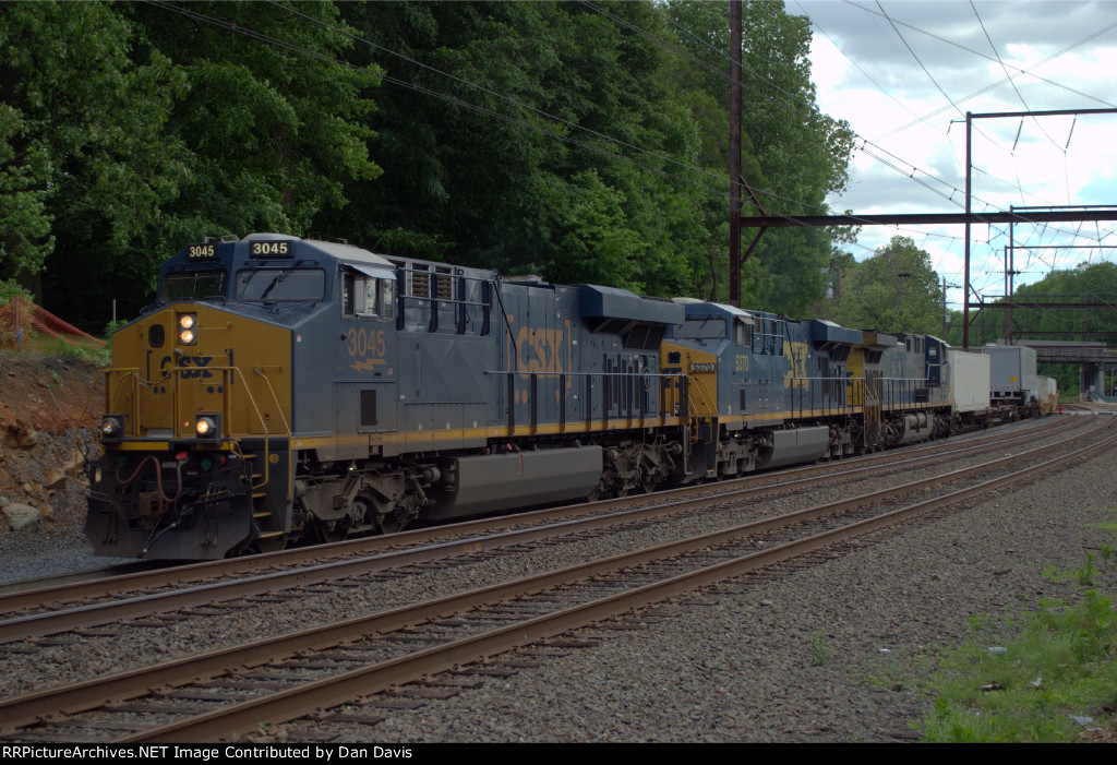 CSX ES44AH 3045 leads Q034-24